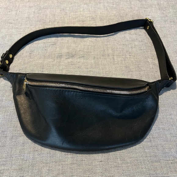 fount | Bags | Fount Harmon Belt Bag Black Peppercorn | Poshmark